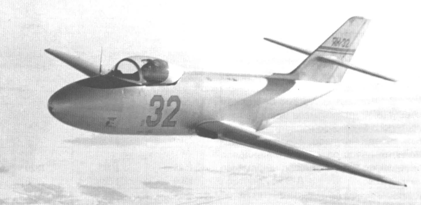 A primeira copia experimentada de Yak-32