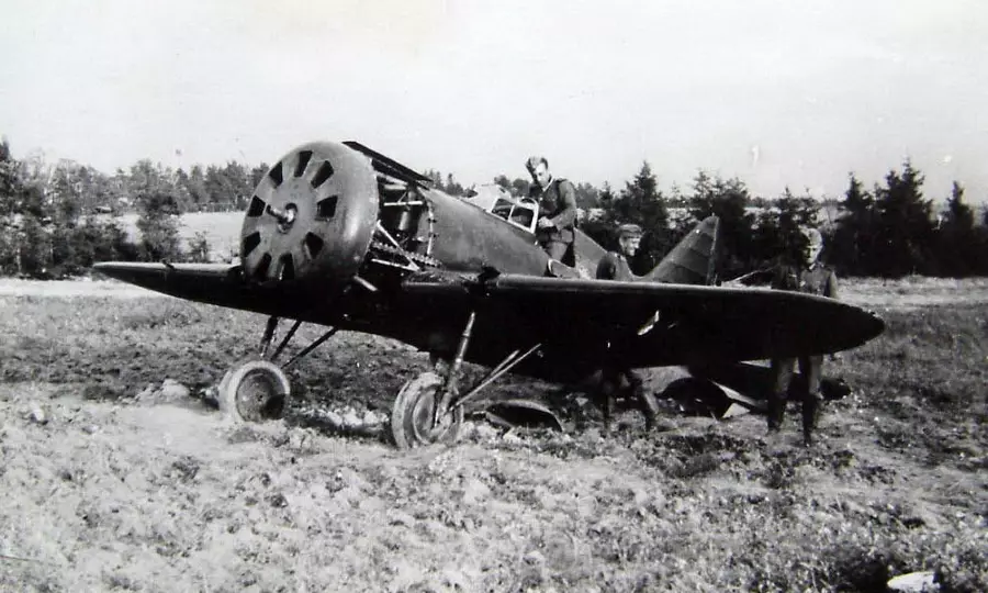 Op 22 juni 1941 waren de planken, gewapende en-16-afleveringen, een belangrijk deel van de krachten van de grensdistrictluchtmacht