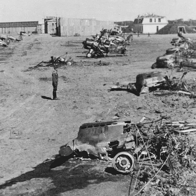 Weerarkii Luftwaffe ganaax ku dhuftay Kaunas Bupstas R-5 iyo I-15-15-da