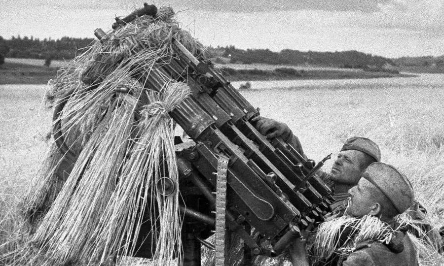 Een zwak luchtafweerbedekking van vliegvelden is een van de redenen voor laesies van Sovjet Aviators op 22 juni 1941 geworden