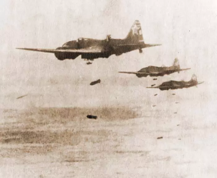 DB-3F (IL-4) ger en bombvolley