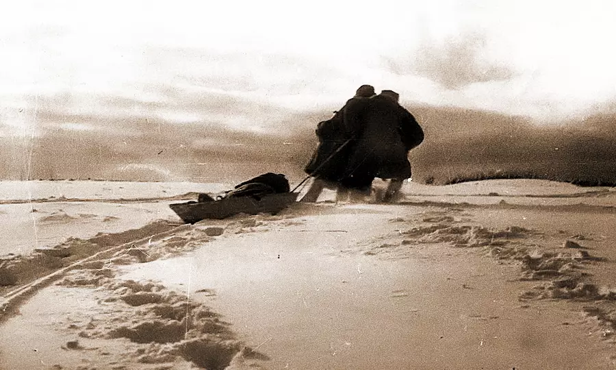 Evacuación del soviético herido con avanzado, invierno 1943.