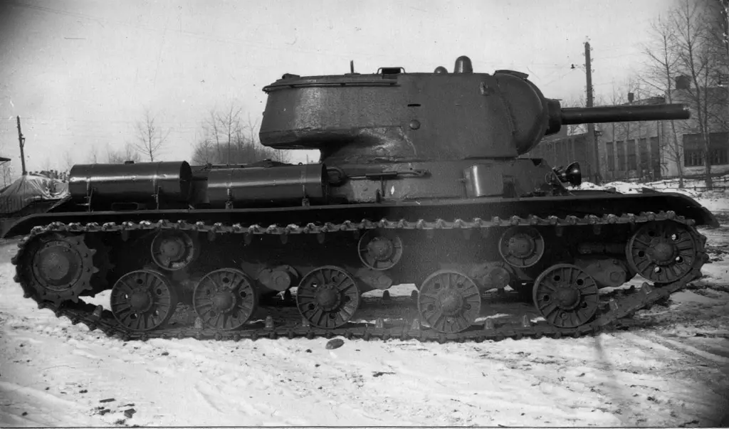 Yuri Pasholok. Den första ankomst av IS-2