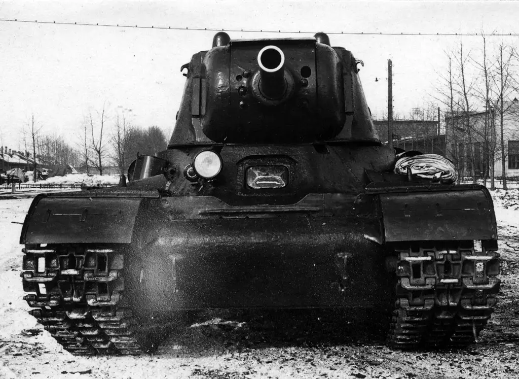 Yuri Pasholok. Den första ankomst av IS-2