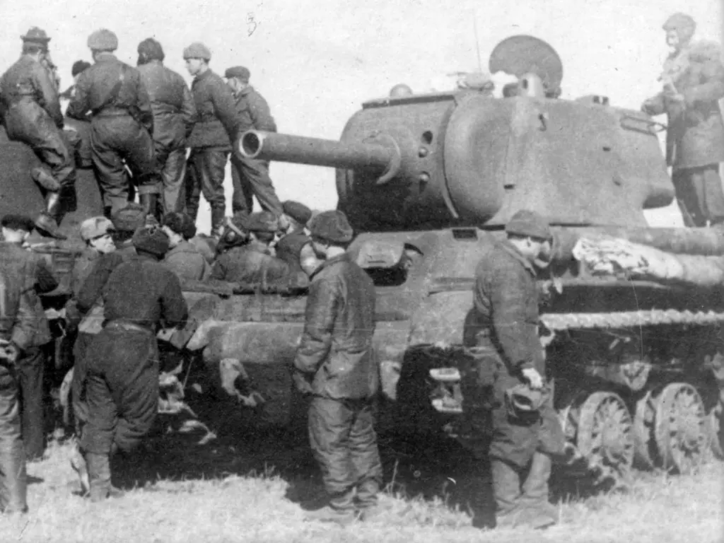 Yuri Pasholok. Den första ankomst av IS-2