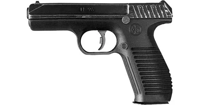 Pistol P-96.