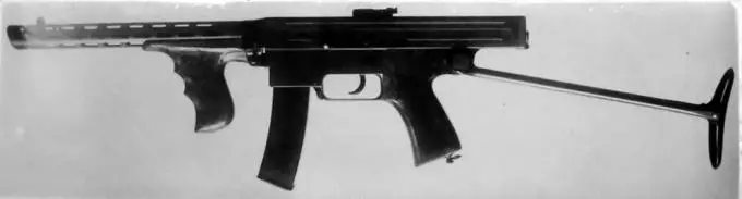 Kalashnikov ડિઝાઇનર: પ્રથમ