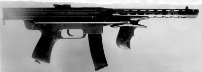 Kalashnikov ડિઝાઇનર: પ્રથમ