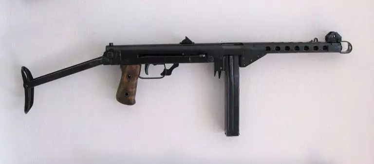 Pistol-koneen ase m / 44