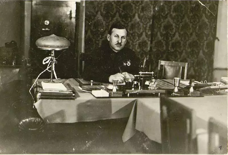 Georgy Fedotovich Odintsov, futuro mariscal de artillería, para o cargo de comandante Apkkhan en 1940