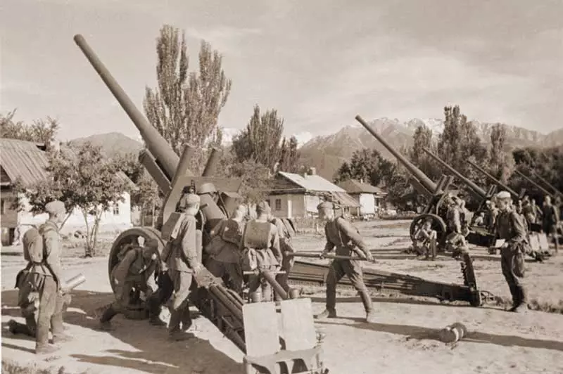 Gun A-19 Artumissa, 1942