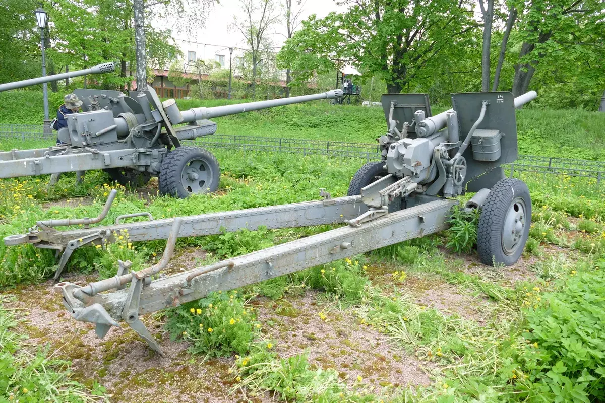 A arma era vítima de apetites militares excessivos que escolheram um calibre 107 mm