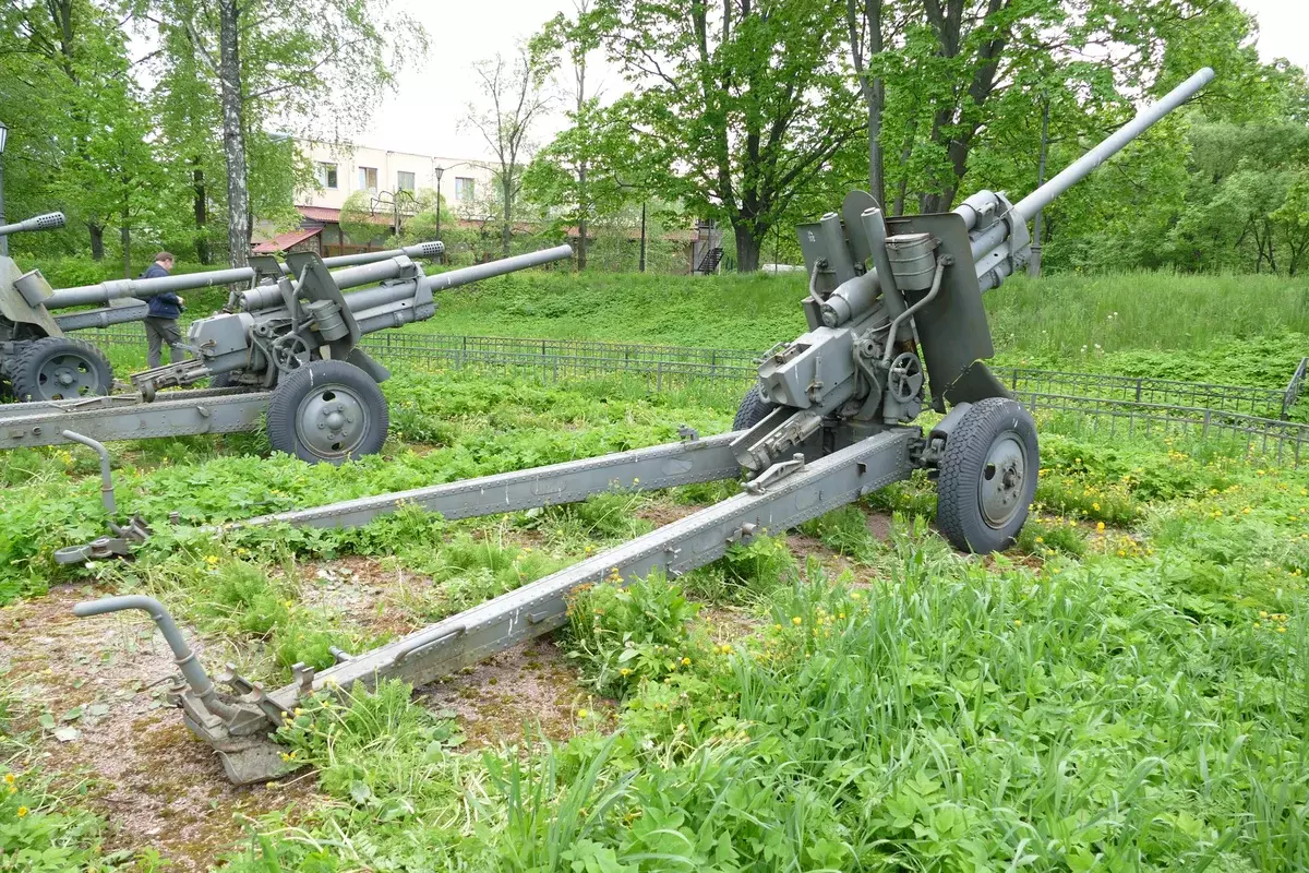 Iznenađujuće, samo nekoliko redaka u tvorničkim izvještajima №92 znamo o ovom instrumentu.