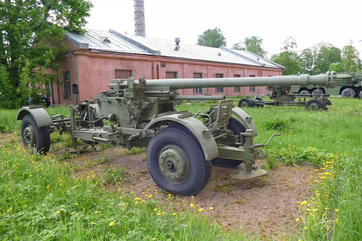 76,2 mm Škoda r3 õhusõiduki vastane relv, see tööriist ehitati Nõukogude Liidu jaoks