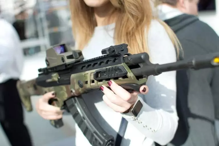 AK Alfa - Kalashikov, die geen Kalashnikov is