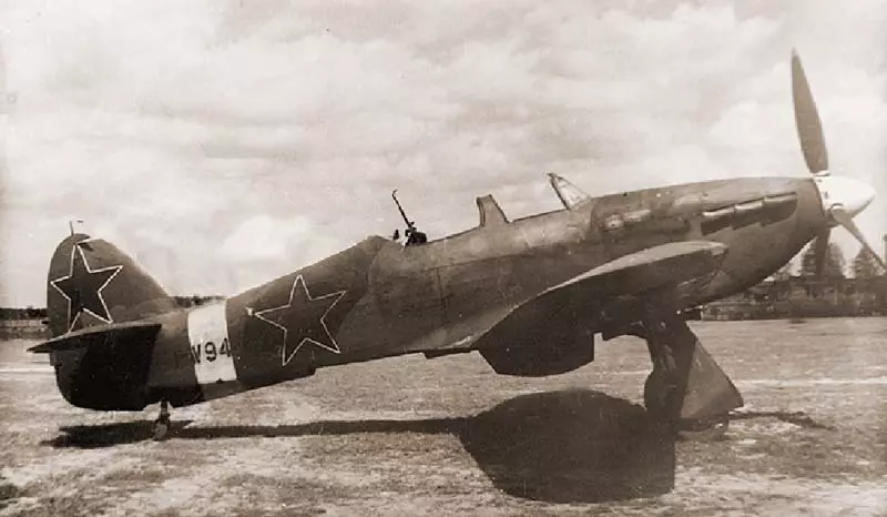 En partes dos articrafts, os usuarios de intelixencia foron bastante activos: os loitadores de Yak-9 e