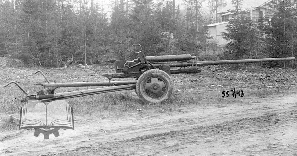 Viņa ir kaujā. Ņemot vērā katla maiņu uz ZIS-3 un vairākām izmaiņām, instrumenta kaujas masa pieauga līdz 1200 kg