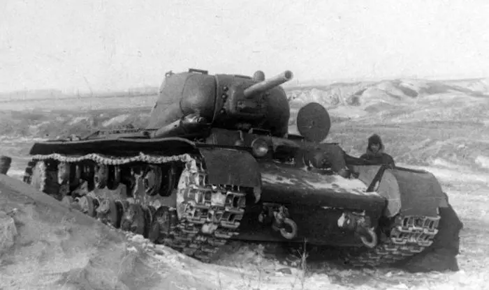 Yuri Pasholok. KV-1C. Méně zbroj, více mobility