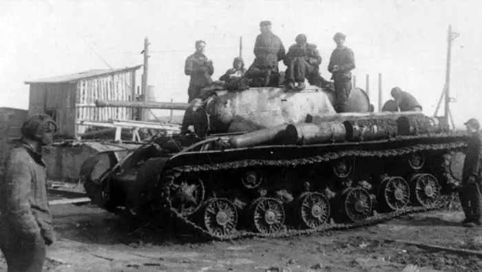 Yuri Pasholok. KV-1C. Méně zbroj, více mobility