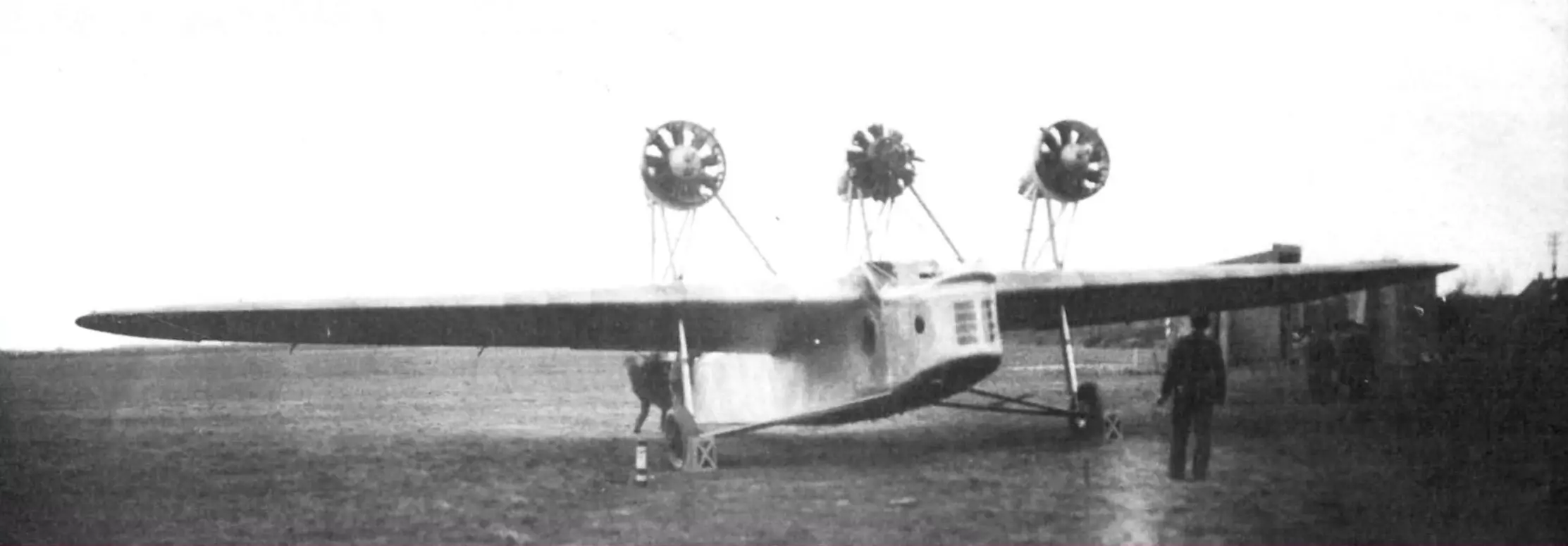 Loire RN 30 night collector prototype during testing with three pulling engines