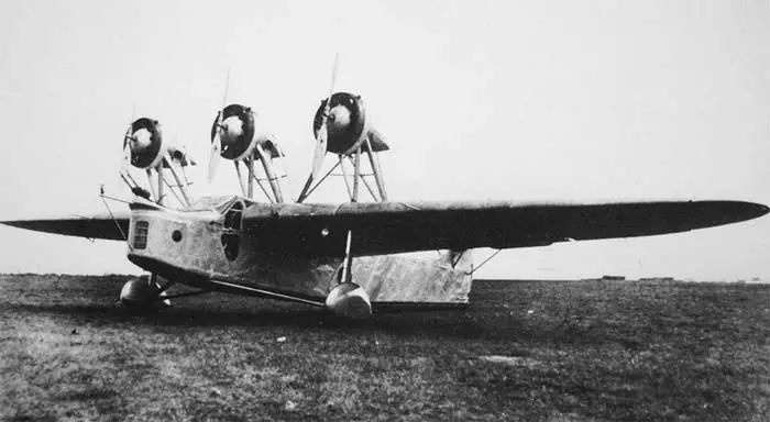 Loire RN 30 night collector prototype during testing with three pulling engines