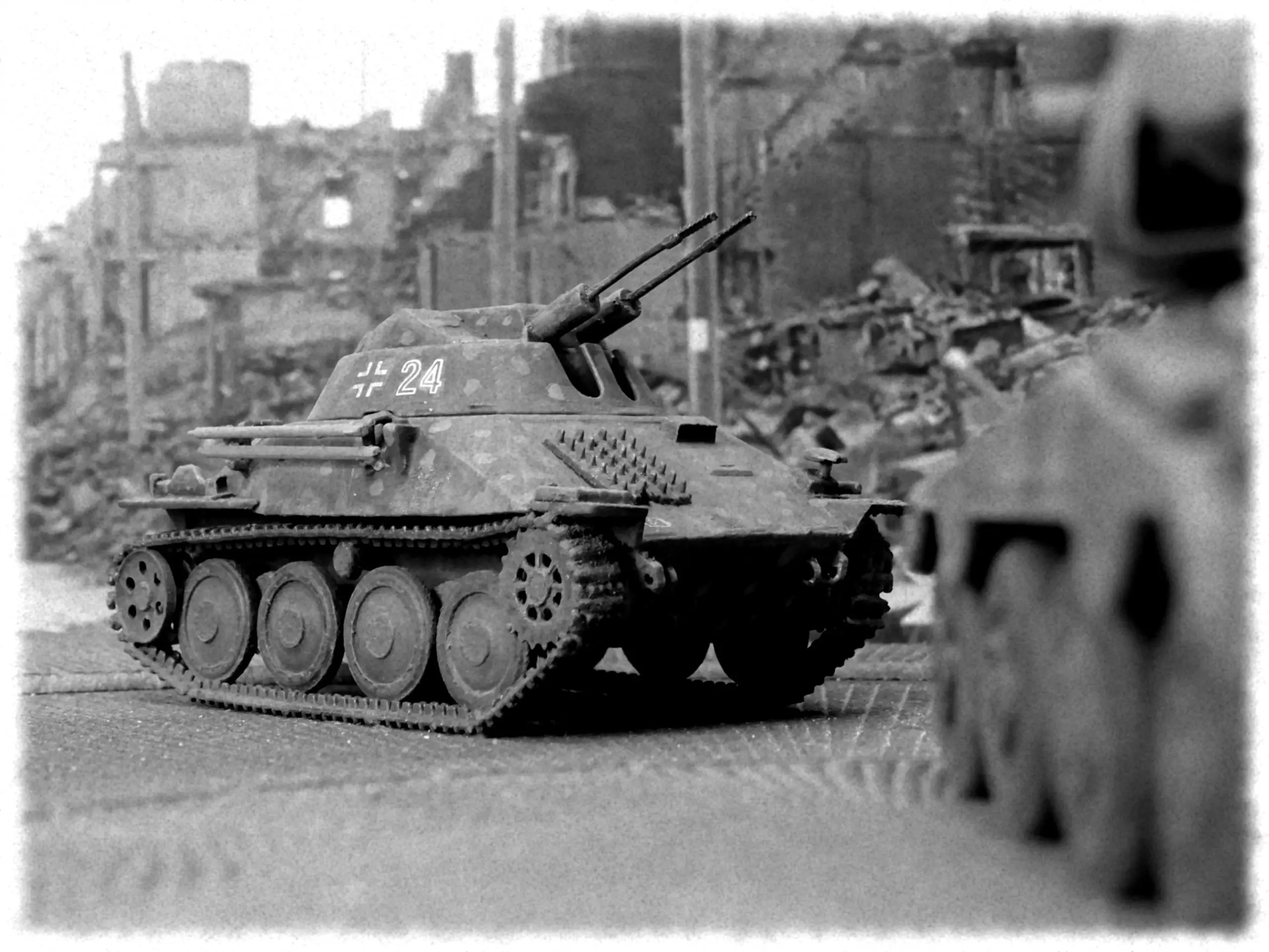ប្រឆាំងនឹងយន្ដហោះ "Hatzer" ឬ Flakpanzer 38 (t) ។ ប្រទេសអាឡាវ