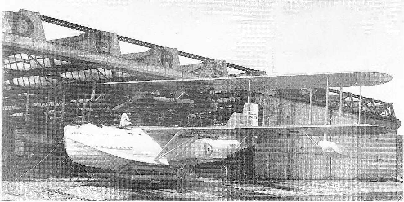 Flying Valkyrie Bateau sur glissement; Coupé, début de 1927. Le chariot frappé a été conçu de manière à lancer un plan d'eau (c'était fait à cause du manque d'espace)