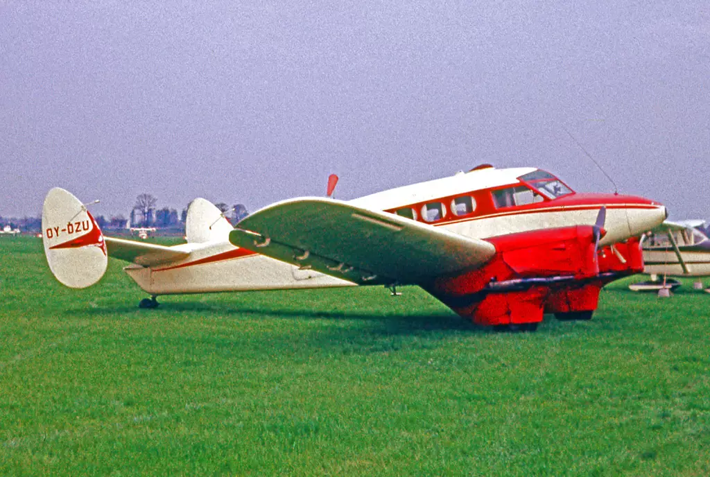 It twadde prototype fan 'e belibbe Sanitêre fleantúch Sai KZ-IV op ierde (OY-DZU) op it fleanfjild fan Hannover; Dútslân, 1964