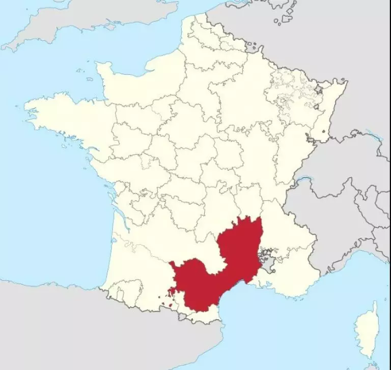 Languedoc (fr Hlavní město je Toulouse. Populace Langecedok je asi 3,6 milionu lidí (1999).