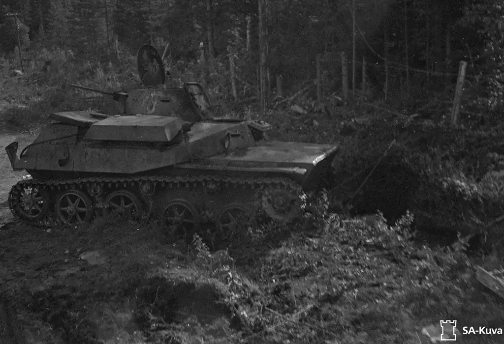 دهمین تانک تانک آخرین کسی بود که از T-30 استفاده کرد، در اوت 1944 اتفاق افتاد