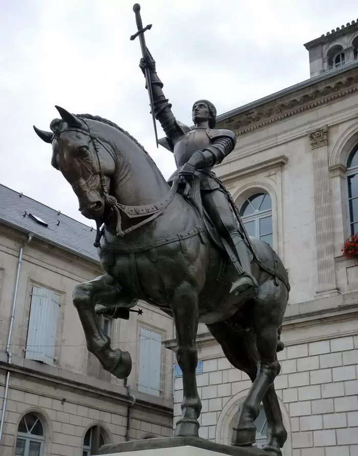 Monumentua Jeanne d'Ark-en bokazioan