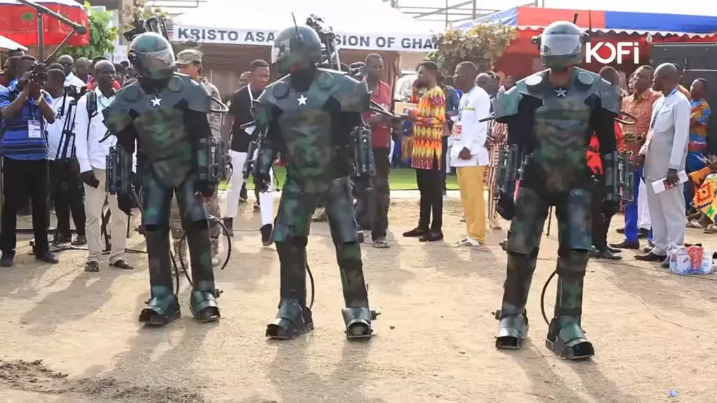 I-Cyberpunk e-Afrika, eGhana. Ngenkathi kuyinkolo yezimpahla, kepha ake sibekezelele.