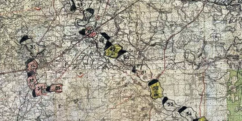 Peta stolongion di tebing kiri Sungai Protvan, di mana pertahanan SD ke-17