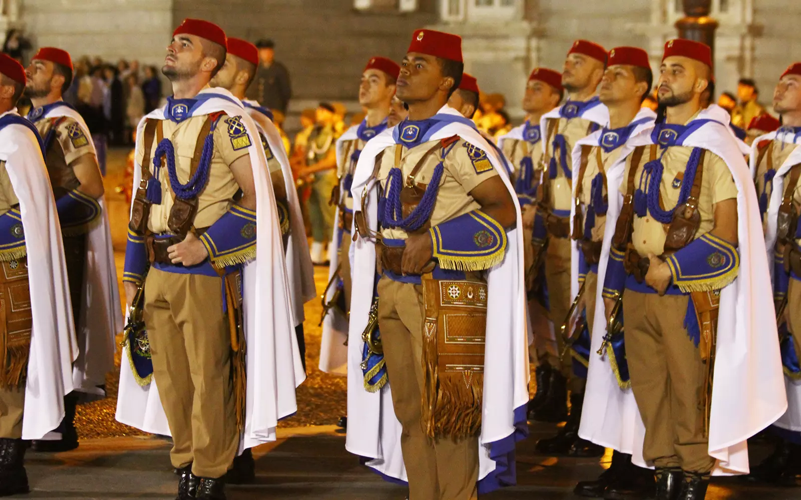 Viva españa! Pjesa IV.VI. Ndërtesa të ndara të ushtrisë mbretërore