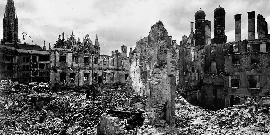 Thay vì Hiroshima và Nagasaki: tro nguyên tử của Reich thứ ba. Điều gì xảy ra nếu bom nguyên tử rơi vào Đức?