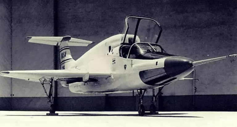 Xv-5 vertifan - ୱିଂରେ ପ୍ରଶଂସକମାନଙ୍କ ସହିତ ଏକ ଅସାଧାରଣ ପରୀକ୍ଷାମୂଳକ ବିମାନ (1964)