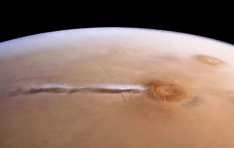 چرا مریخ شروع به فوران آتشفشان کرد، زمانی که سیاره یخ زده و هسته سرد است
