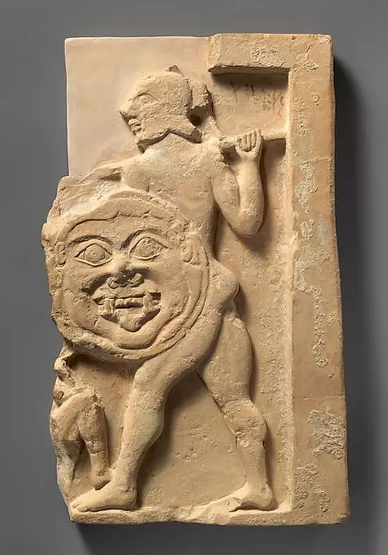 Terracotta Relief Depicting Achilla na may kalasag, mga 600 BC. Metropolitan Museum, New York. Metmuseum.org.