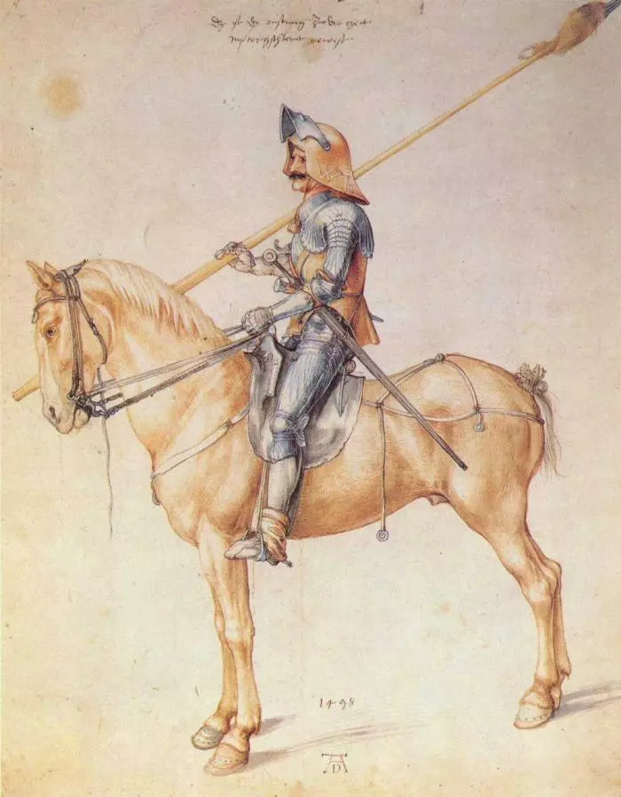 Bewaffneter Ritter (Abbildung Albrecht Dürer, 1498). Der Ritter trägt die Rüstung mit Rillen. Er nahm den Helm auf, der aufgeworfen wurde. Eine kurze Lederjacke schließt teilweise den Torso. Als Schuh trägt der Ritterstiefel ohne mich. Speer verziert mit einem letzteren. Ein Haufen Eichenblätter und Glocke sind mit einer PS suspendiert. Achten Sie auf den Sattel. Auf einem solchen Sattel verschob sich der Zentrum des Schwerkraftfahrers vorwärts, wodurch er erlaubt, es leichter zu halten.