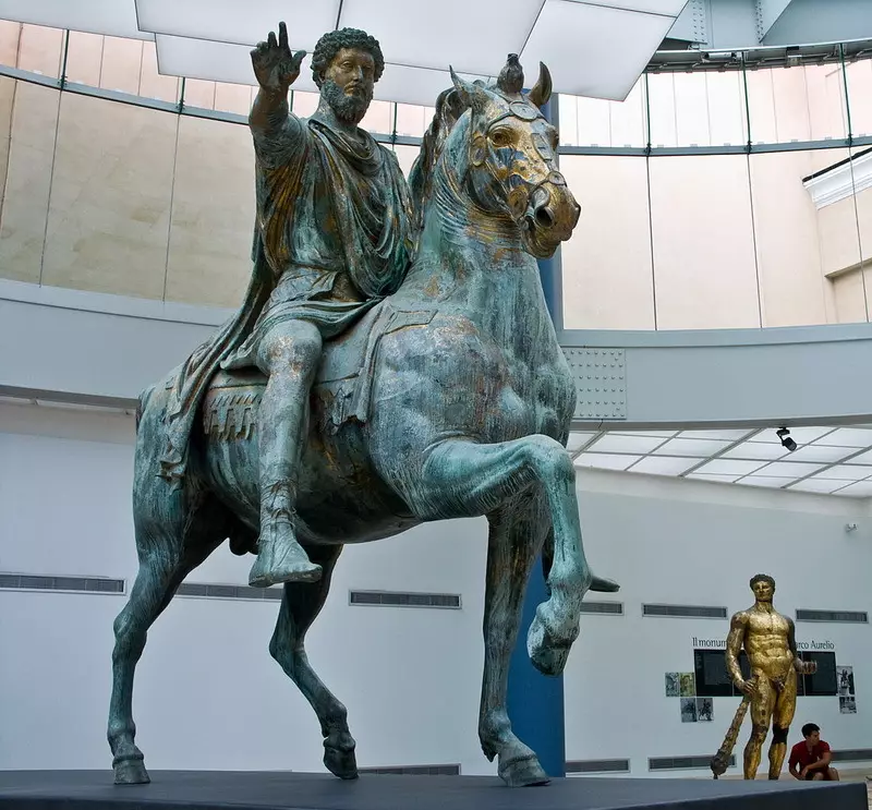 Bronze Equestrian Statue Mark Aurelia. Capitol Museum, Róm. Commons.Wikimedia.org.
