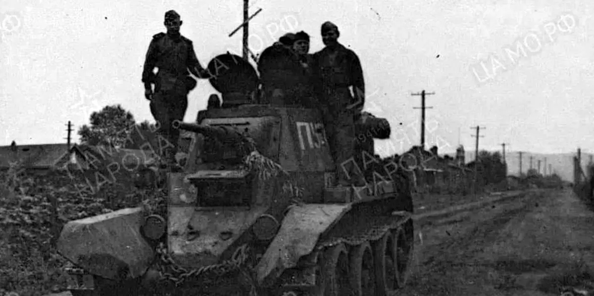 Танк БТ з танкових бригад 1-ї Червонопрапорної армії по дорозі до Муданьцзяну (фото: ЦА МО РФ)