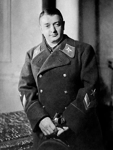 Mikhail nikolaevich tukhachevsky na 1936. Foto site n'akwụkwọ nke A. Todorsky "Marshal Tukhachevsky" (1963)