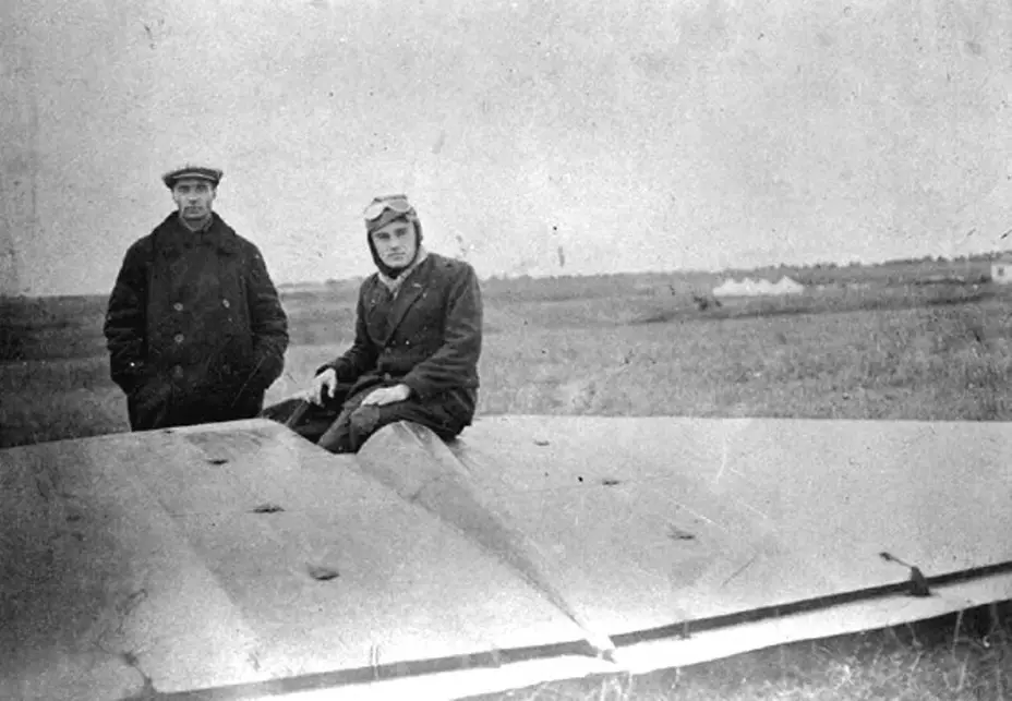 S. Koreolo (aka nri) na B. Cranovsky na Bich-8 Glider na 1931. Rantd. 1-11039.