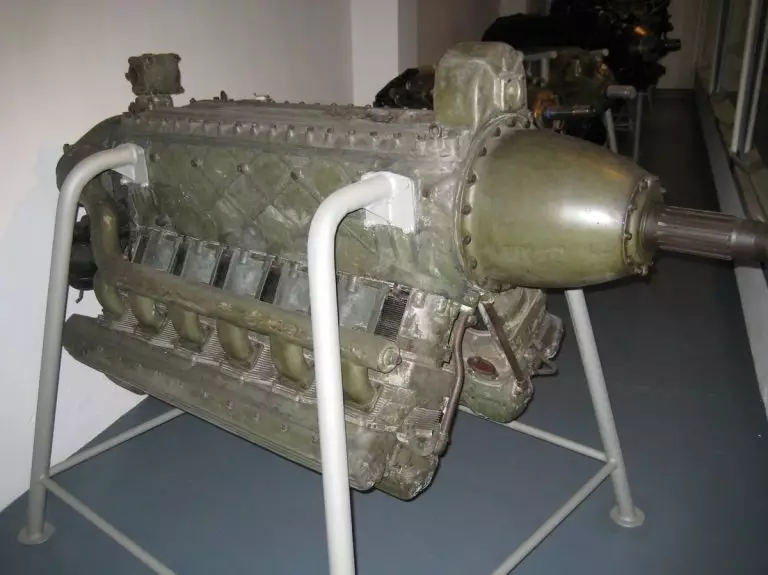 Salah satu modifikasi mesin isotta fraschini delta rc.35. di museum.