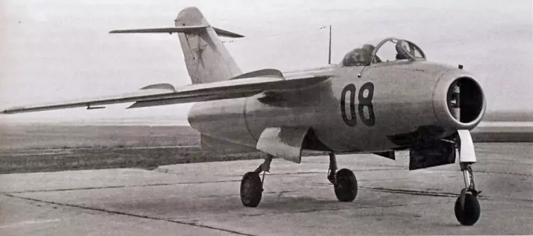 LA-15 ફાઇટર LII માં પરીક્ષણો પર.