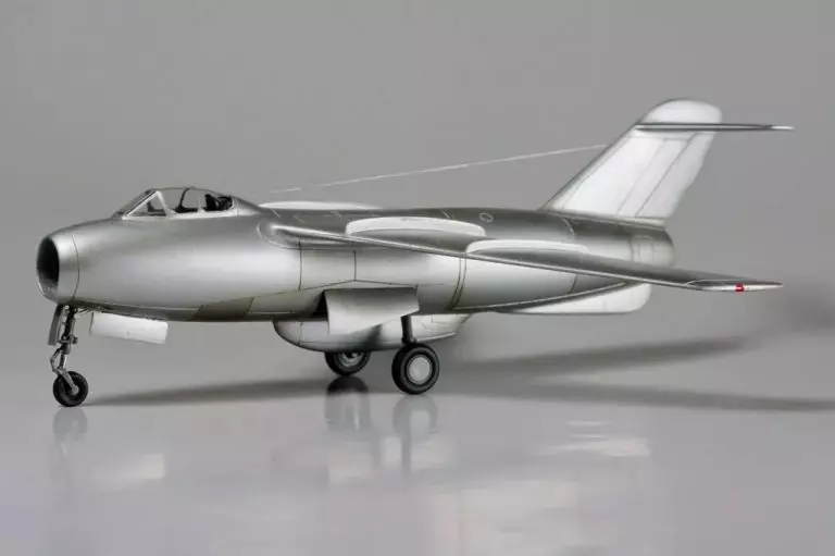 La-168 vegter model. Die skrywer van die model (Prop-N-Jet 1/72) - Aleksgri.