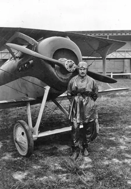 De Roman stands before racing and record aircraft S-Xxbis