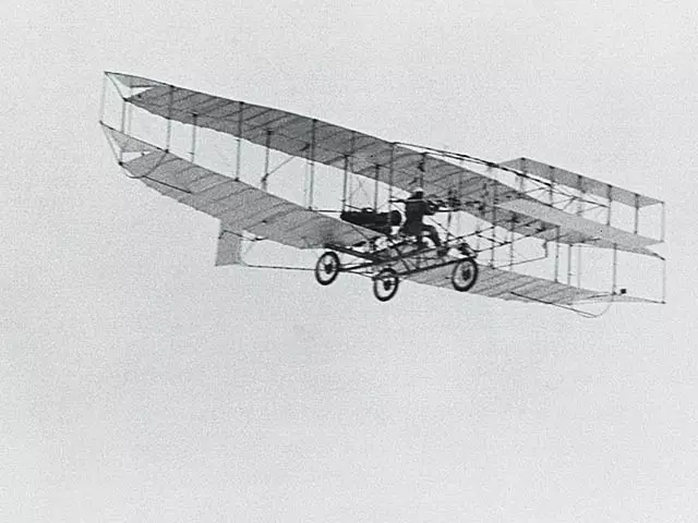 Pesawat panggancangna di dunya. Bagian 4 pesawat Mudah Herring-Curtiss Golden Flyer, AS 1909