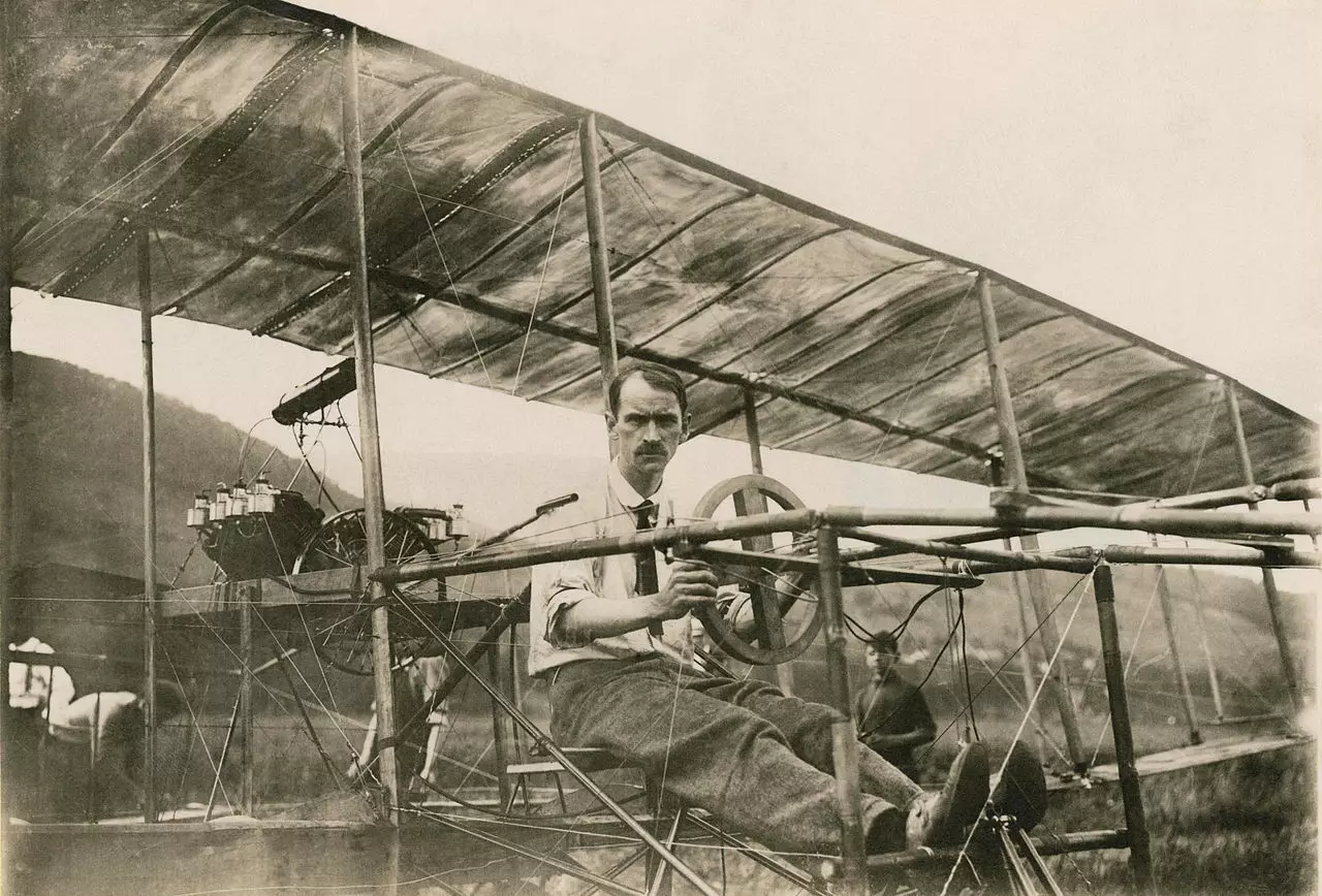 Ndege ya haraka zaidi duniani. Sehemu ya 4 Rahisi Ndege Herring-Curtiss Golden Flyer, USA 1909