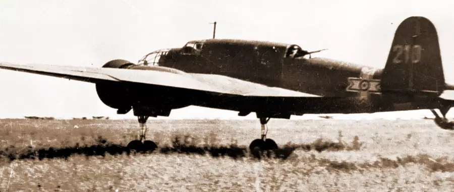 PZL P.37 "Elk" miaraka amin'ny rambony №210
